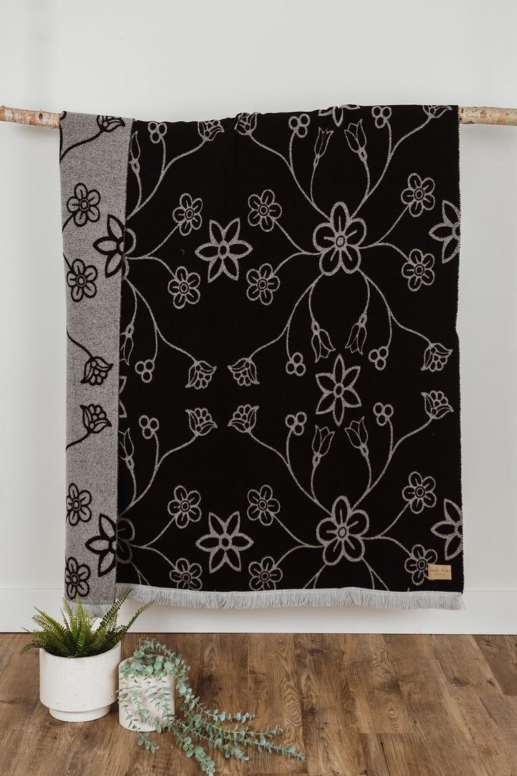 Blankets with Authentic Indigenous Art Made in Canada – MINI TIPI