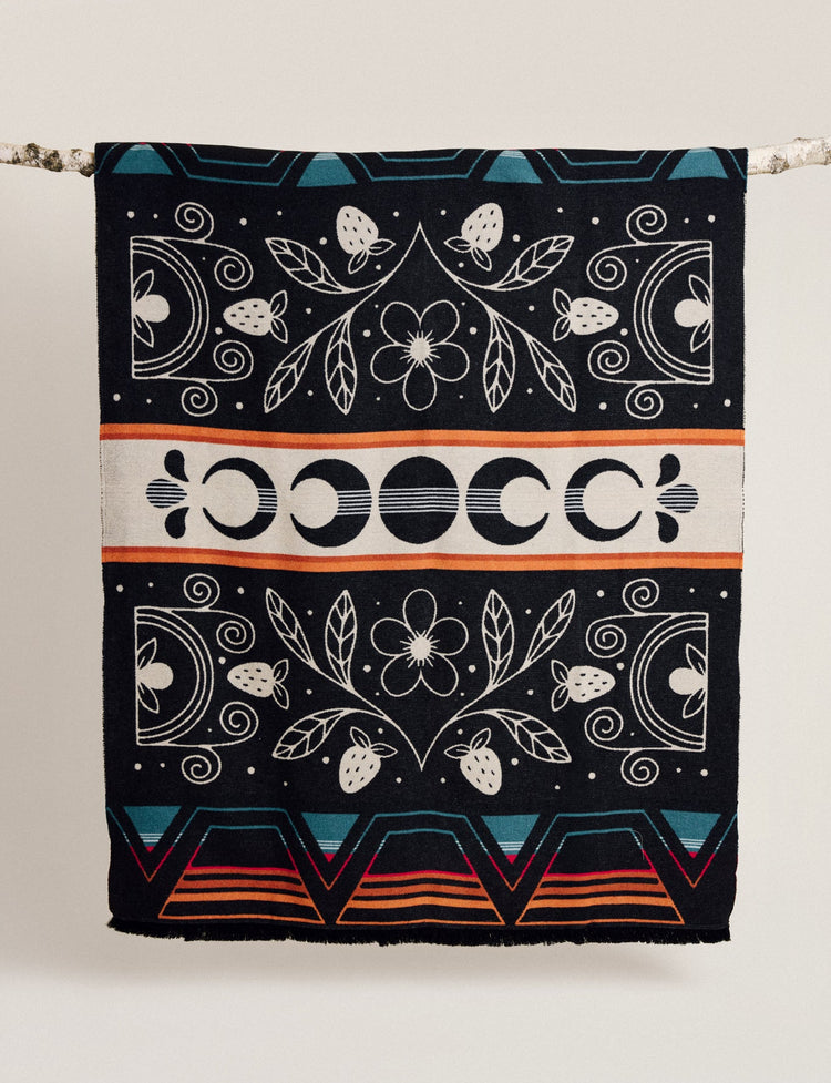 Blankets with Authentic Indigenous Art Made in Canada – MINI TIPI
